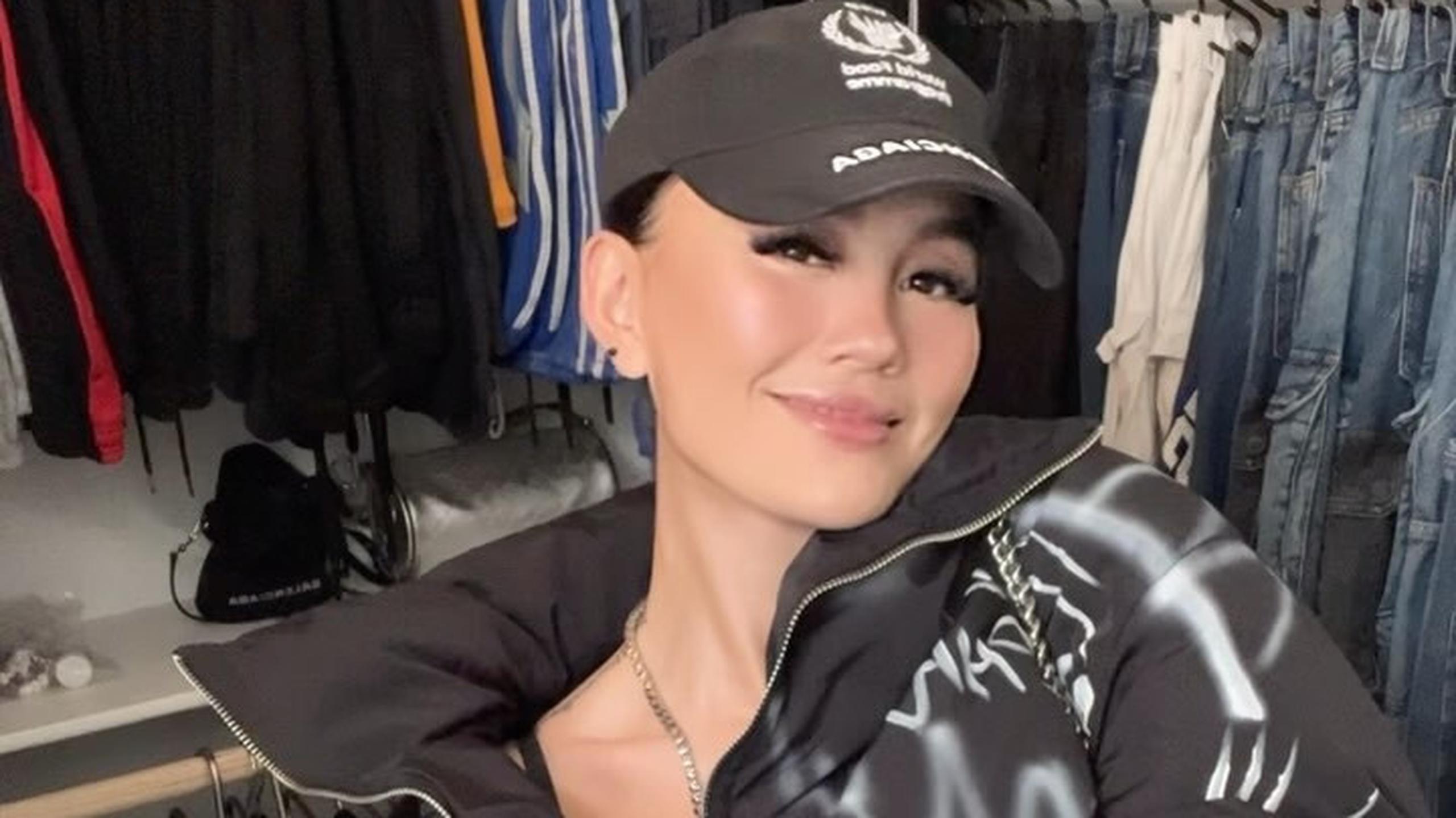 Agnez Mo Tangkis Rumor Terjebak di Dubai Gara-gara Israel dan AS Serang ...