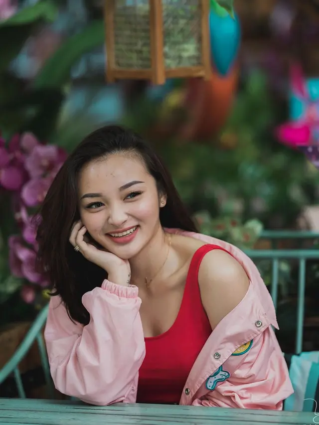 6 Potret Terbaru Revina VT, Selebgram Mantan Kekasih Young Lex - Surabaya Liputan6.com