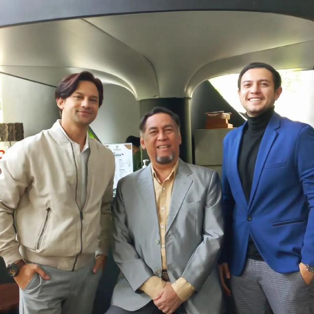 6 Potret Kenangan Joshua Pandelaki dengan Rekan Selebriti, Artis Senior ...