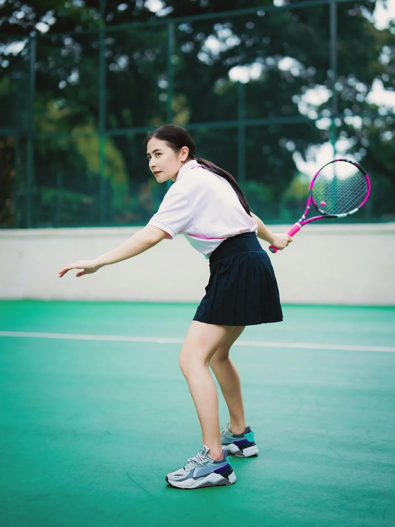 6 Potret Prilly Latuconsina Diajari Tenis Reza Rahadian, Luna Maya ...