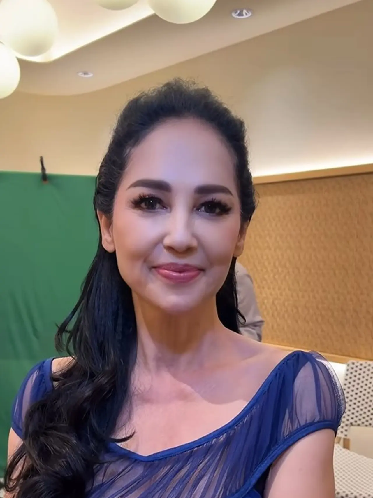 Potret Terbaru Meriam Bellina yang Cantik Awet Muda di Usia 60 Tahun ...