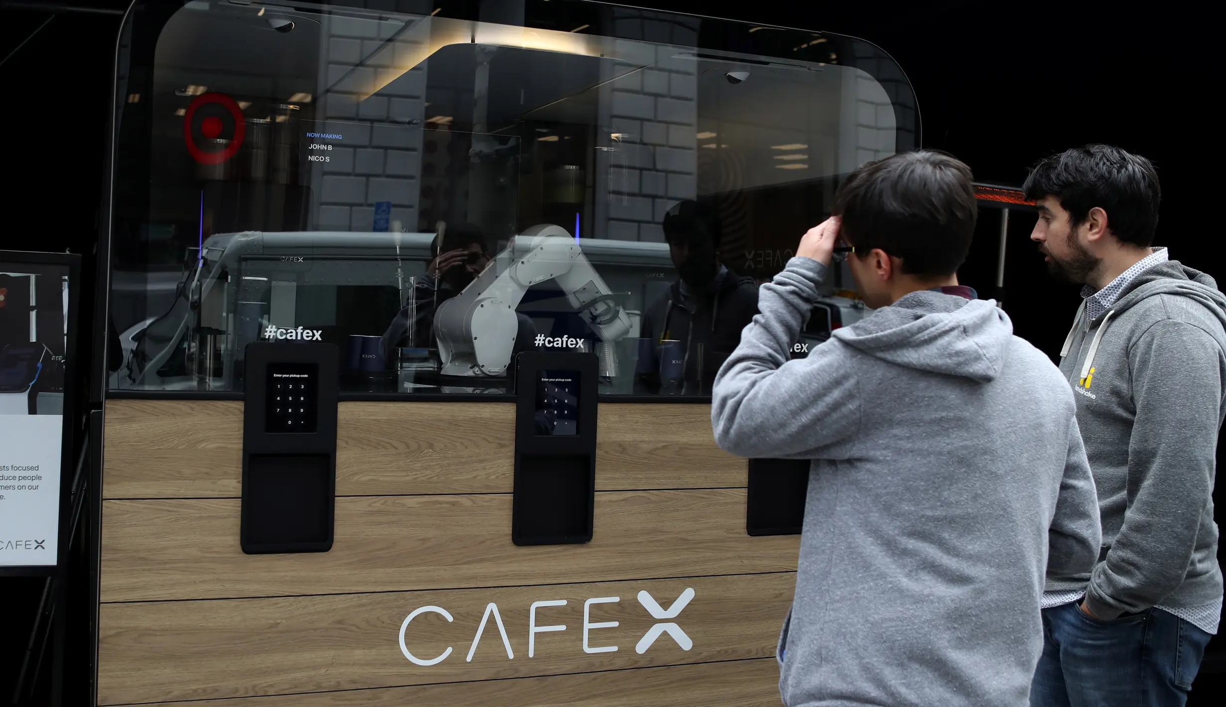 FOTO: Canggih, Kafe Ini Gunakan Robot Barista untuk Layani Pelanggan ...