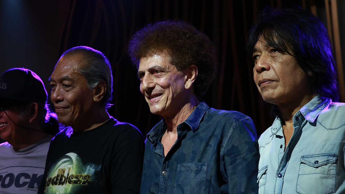 Panggung Sandiwara God Bless Siap Guncang Jakarta - Entertainment ...