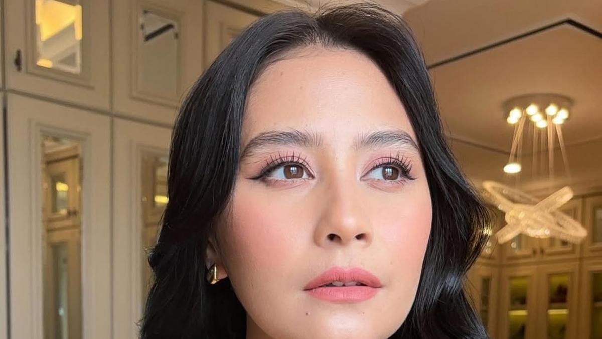 Bak Princess Belle, Prilly Latuconsina Tampil Memesona dengan Gaun ...