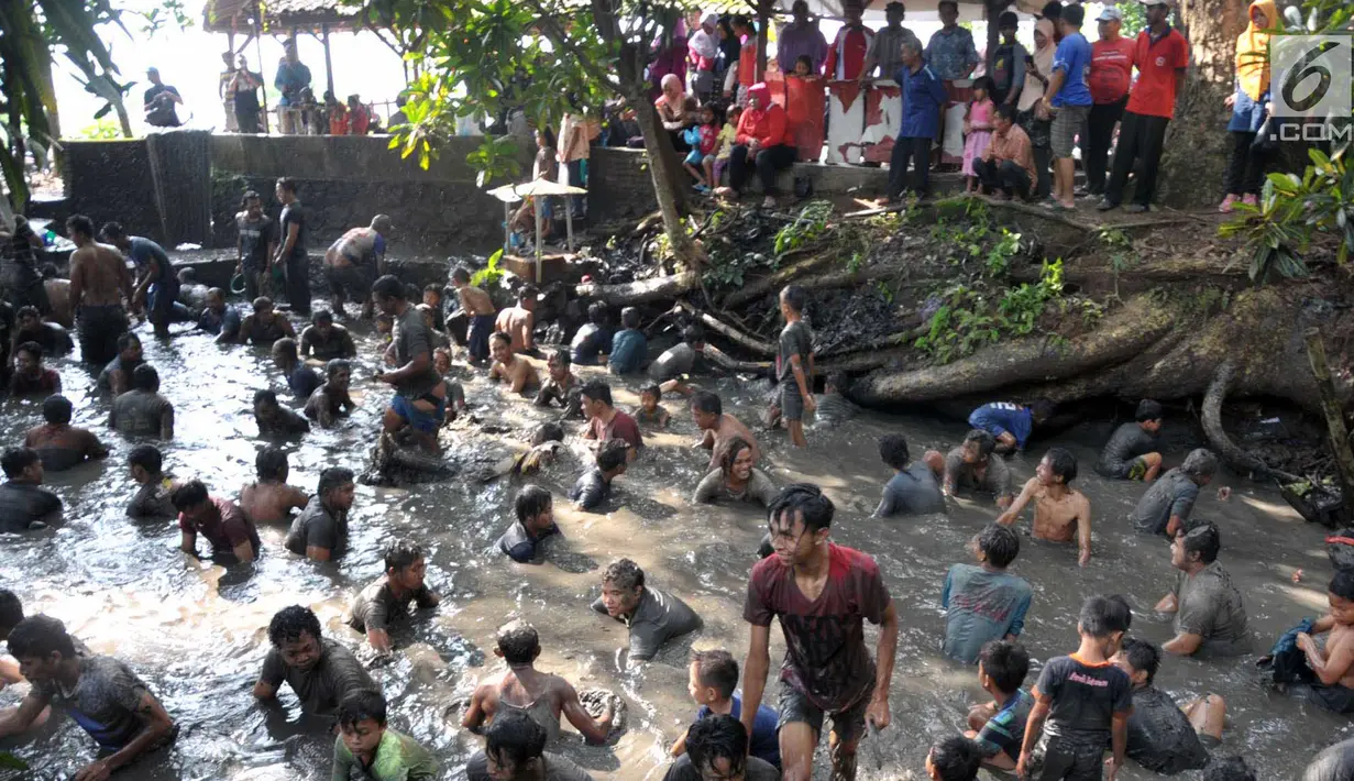 FOTO: Sadranan, Tradisi Bersih-Bersih Warga Semarang Jelang Ramadan ...
