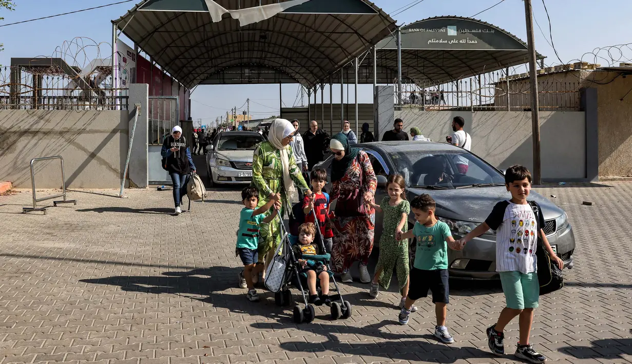 Kali Pertama Sejak Perang Hamas-Israel Memanas, Perbatasan Rafah Dibuka ...