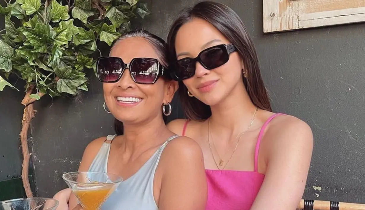 Potret Alyssa Daguise dan Ibundanya Ini Bak Kakak Adik, Sang Ibu Dipuji ...