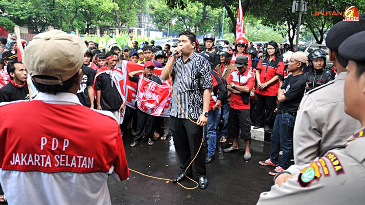 Demo di KPU Pusat, Lalu Lintas Macet Total - News Liputan6.com