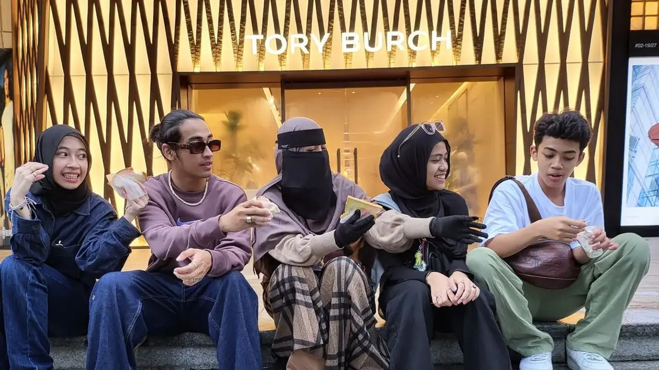 6 Potret Abidzar Al Ghifari Liburan di Singapura, Nikmati Momen Bareng ...