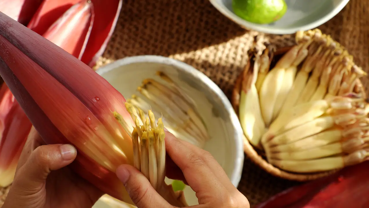 Rahasia Merebus Jantung Pisang agar Tidak Hitam dan Siap Diolah - Food ...