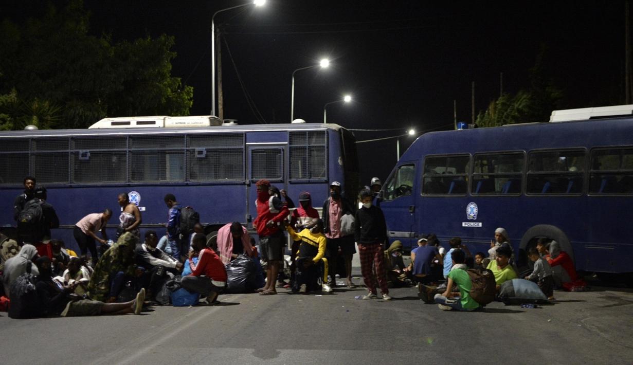 FOTO: Kamp Penampungan Imigran Terbakar di Yunani - Foto Liputan6.com