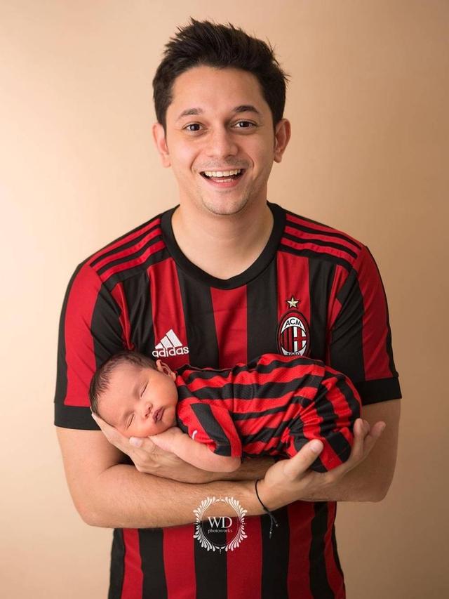 Hobi Main Bola, Potret Andrew Andika Terlihat Makin Tampan Pakai Baju ...