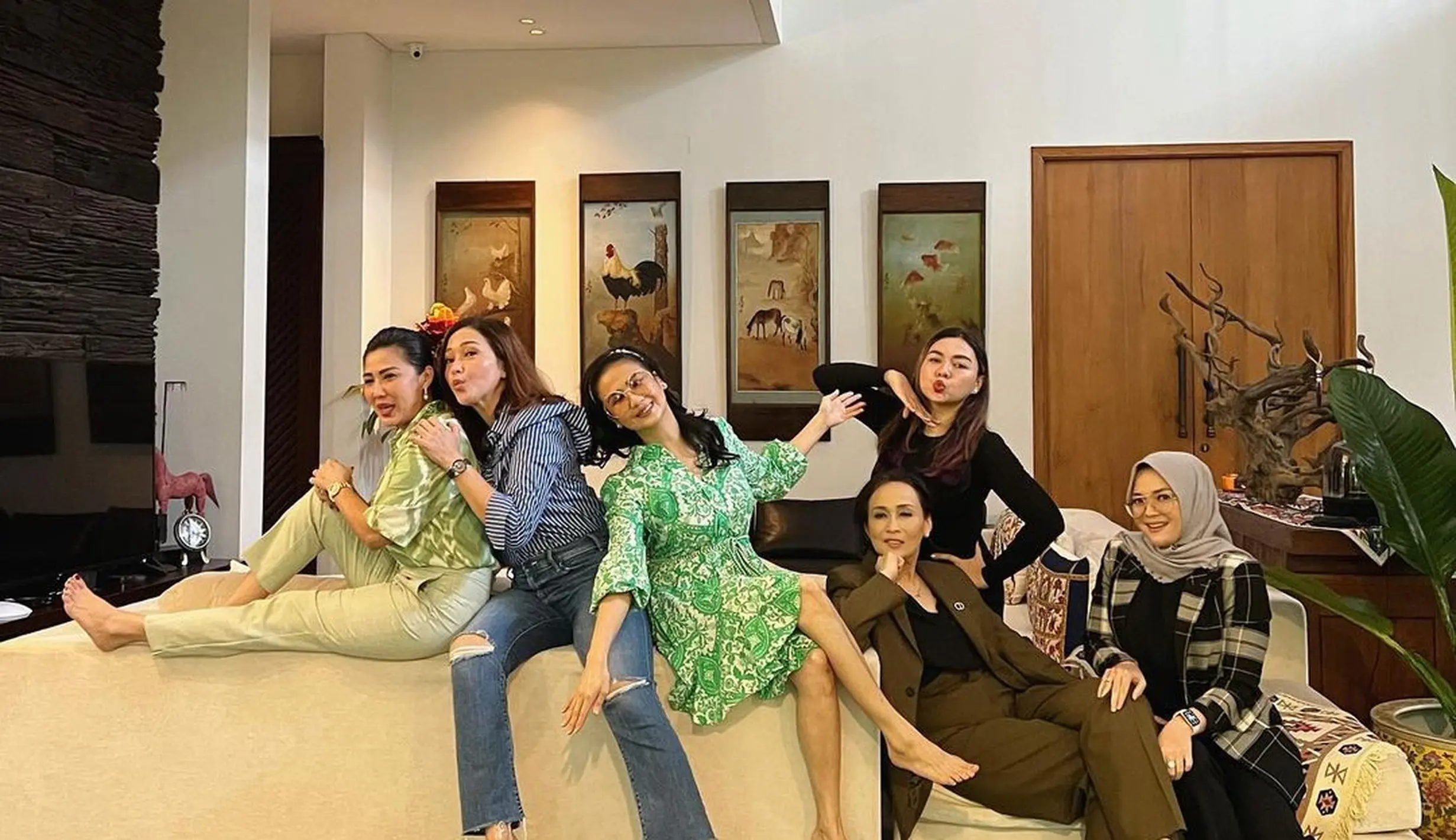 Potret Geng Arisan Cenayang Saat Kumpul, Pose Seru Permintaan Maia Estianty
