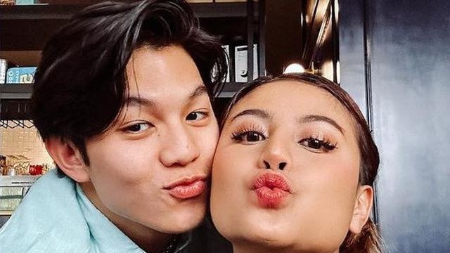 7 Potret Awkarin Resmi Pacaran dengan Alden 'MasterChef', Tampil Romantis - Hot Liputan6.com