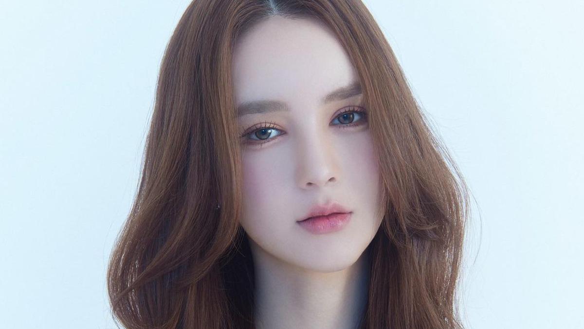 6 Potret Rinrada Yoshi Thurapan Transgender yang Tidak Kalah Cantik ...