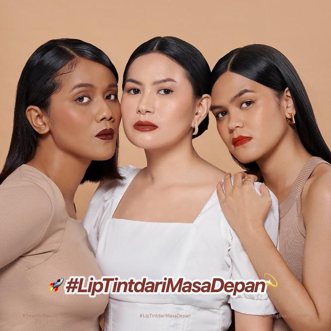 Kembalinya Tren Glossy Lip, Dear Me Beauty Hadirkan Serum Lip Tint ...