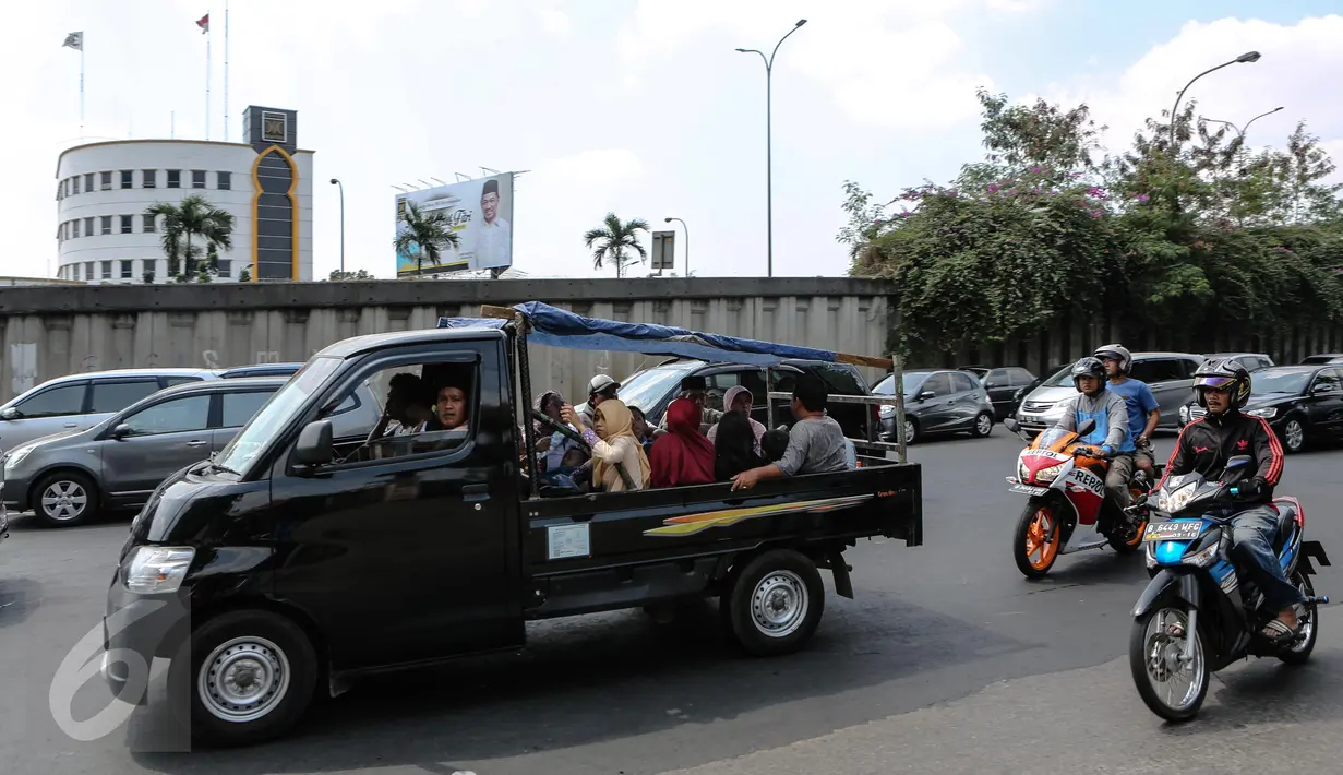 Tradisi Silaturahmi Gunakan Mobil Bak Terbuka Semakin Marak - Foto ...