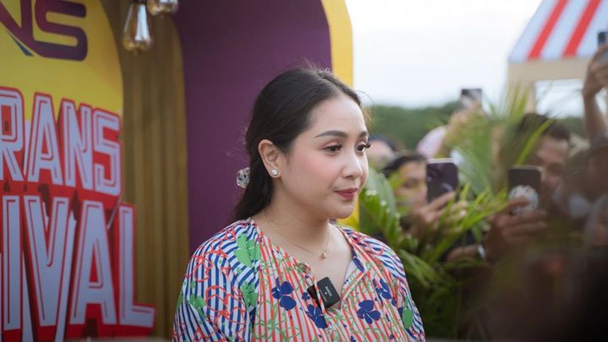 Nagita Slavina Mencoba Sensasi Minuman Larutan Penyegar Terbaru Rasa ...