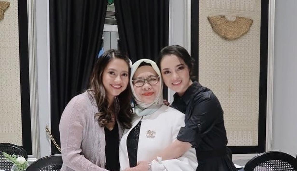 Tak Bisa Mendampingi, Rini Yulianti Ikuti Perkembangan Ibunda Melalui ...