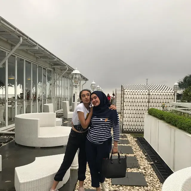 6 Potret Kebersamaan Nabila Atmaja dan Ibunda, Bak Kakak Adik - Hot Liputan6.com