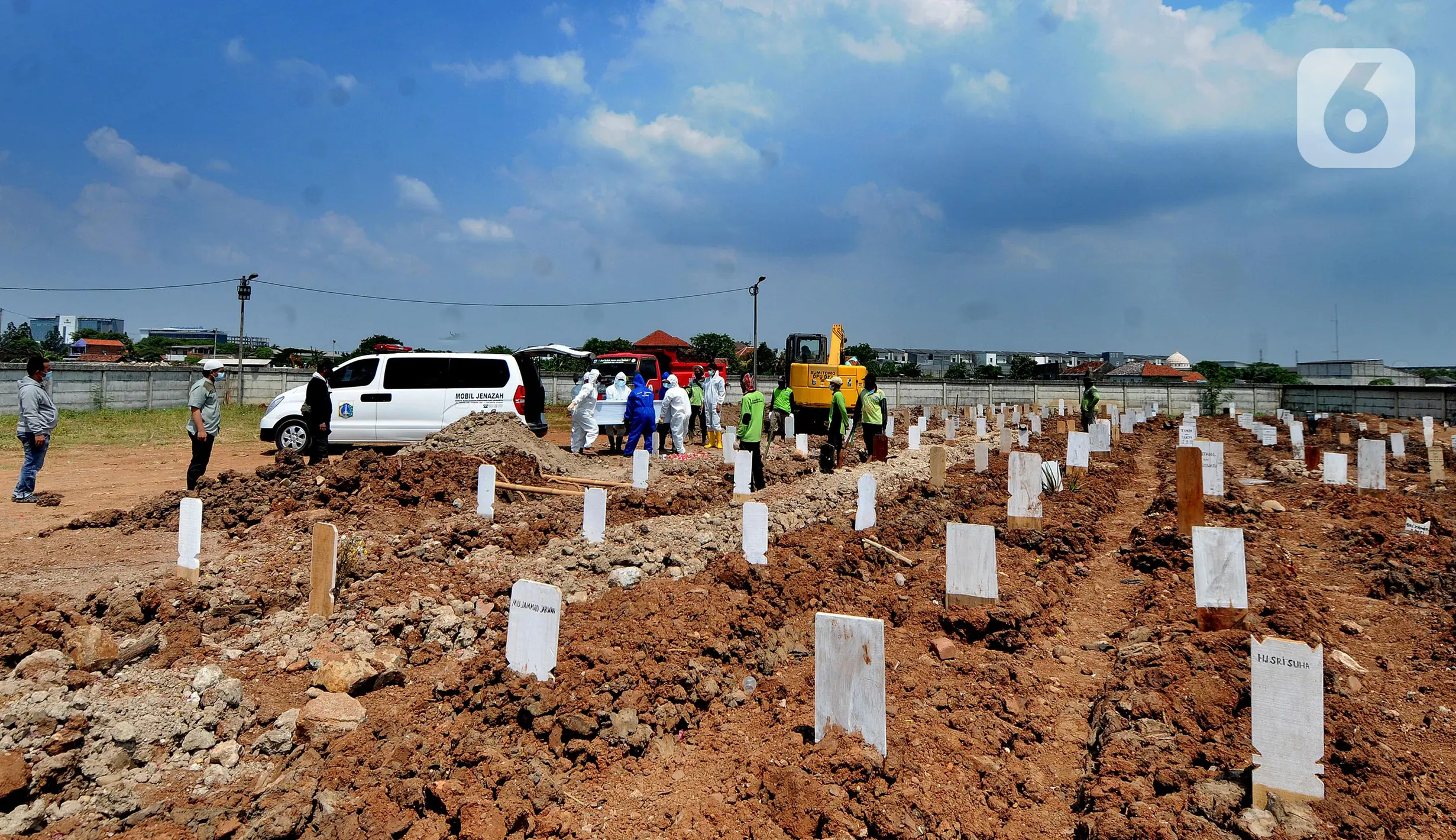 FOTO: Pemakaman Korban COVID-19 di TPU Rorotan Alami Penurunan - Foto ...