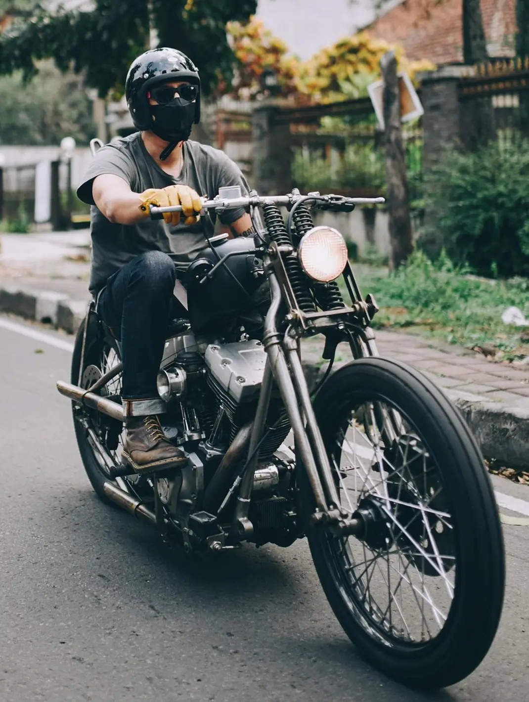 Potret Vincent Rompies Naik Moge, Makin Keren dan Macho - Foto Liputan6.com