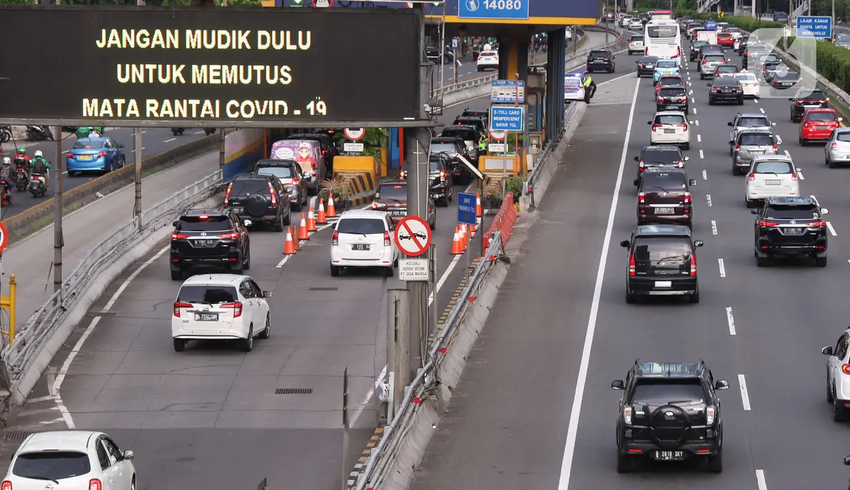 FOTO: Kepadatan Arus Lalu Lintas di Tol Semanggi - Foto Liputan6.com