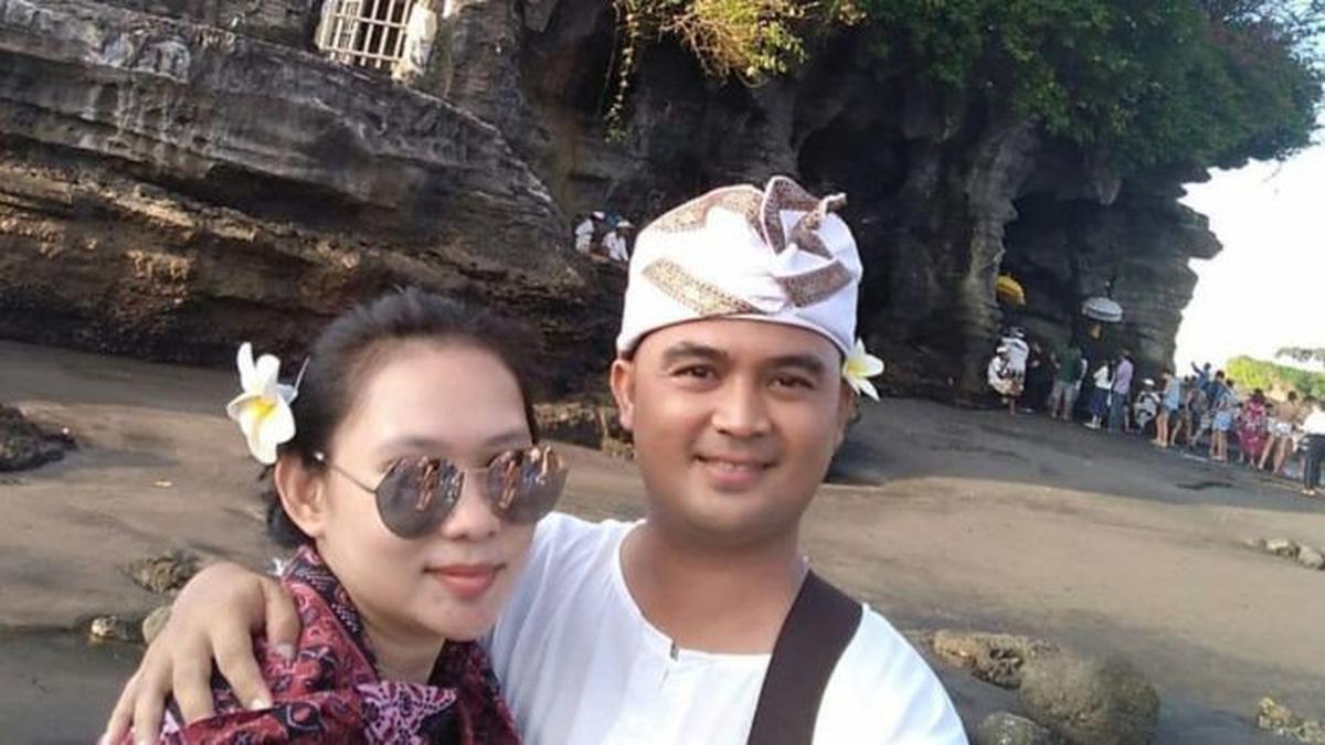 Harmonis Berumah Tangga, 5 Potret Sandy Permana dengan Sang Istri yang ...