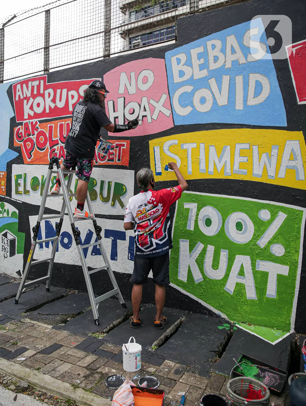 FOTO: Melukis Ulang Indonesia Melalui Mural - Foto Liputan6.com