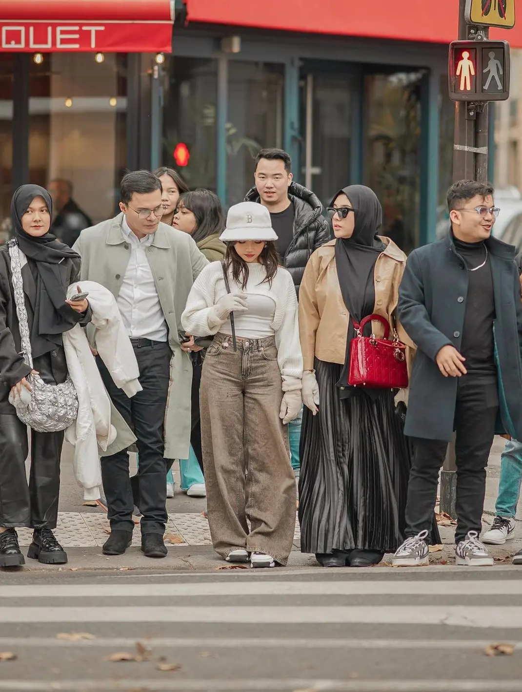 8 Potret Fuji Utami Setia dengan Gaya Skena, Terbaru Jadi Inspirasi ...