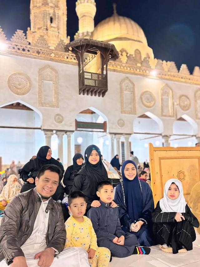 Momen Spesial Keluarga Oki Setiana Dewi di Malam ke-27 Ramadan, Di ...