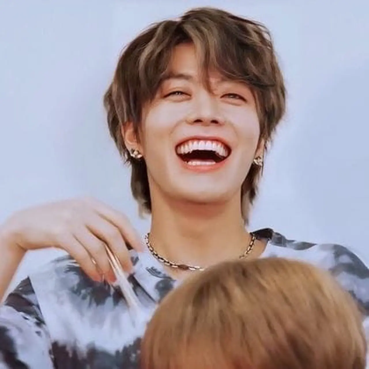 9 Idol KPop yang Punya Senyum Paling Manis dan Khas, Jimin BTS Hingga ...