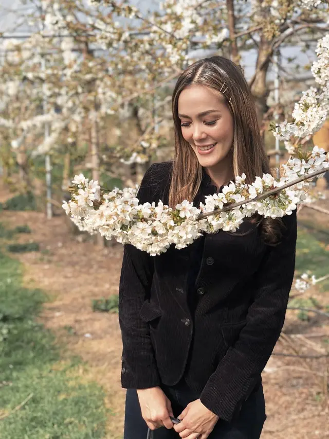 7 Pesona Cathy Sharon di Usia 38 Tahun, Awet Muda Bak ABG - Hot ...