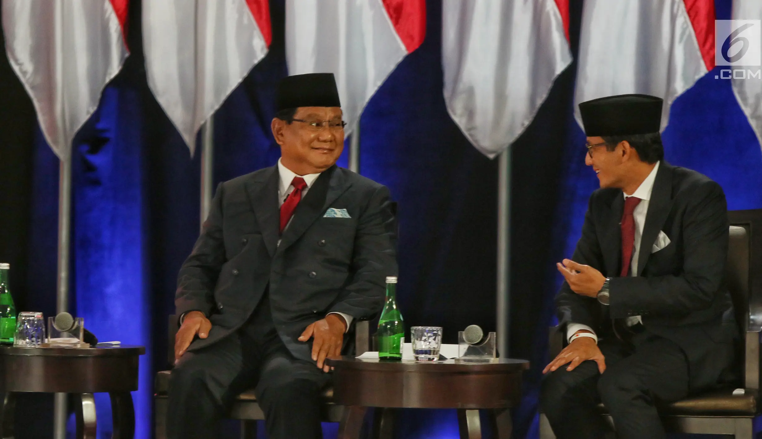 FOTO: Ekspresi Prabowo - Sandiaga Uno Saat Debat Pilpres 2019 - Foto ...