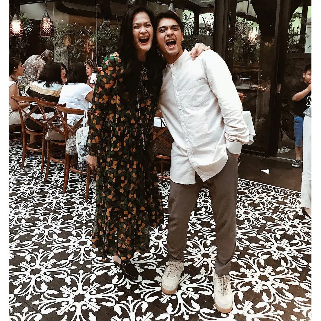 7 Momen Kedekatan Donna Harun dan Kedua Putranya, Bak Kakak Adik - Hot Liputan6.com