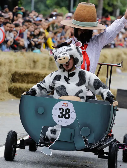 FOTO: Kompetisi Unik, Balapan 'Kotak Sabun' di Brasil - Foto Liputan6.com