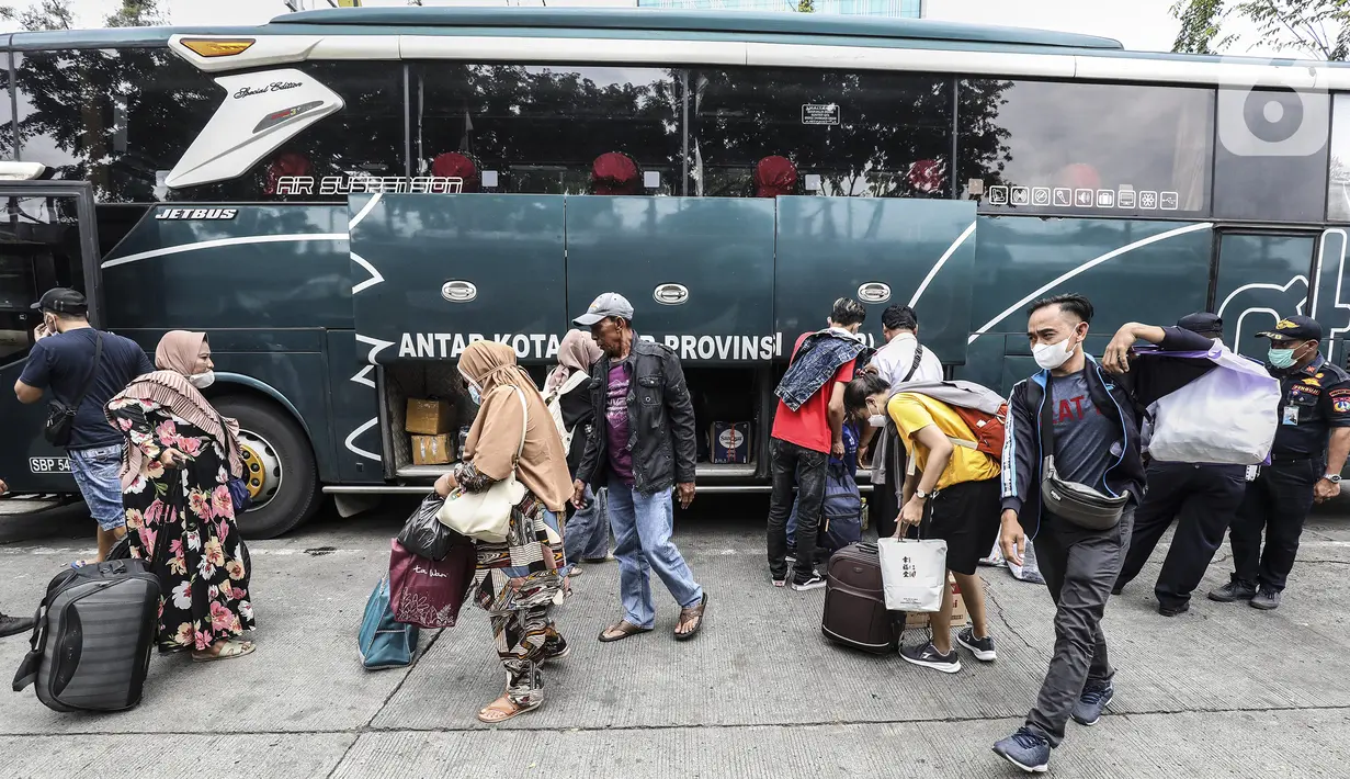 FOTO: Terminal Grogol Mulai Dipadati Pemudik - Foto Liputan6.com