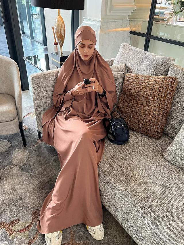 8 Model Gamis Kekinian Paula Verhoeven, Berkelas untuk Wanita dengan ...