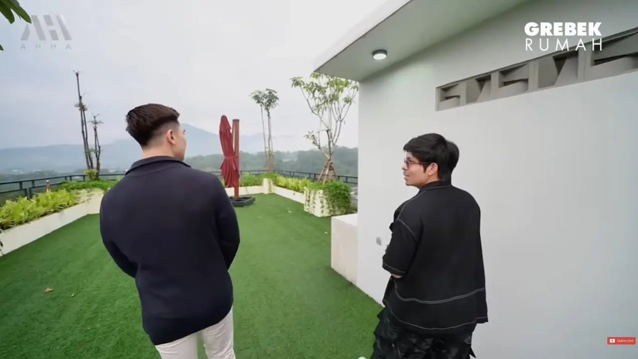 14 Potret Rumah Baru Verrell Bramasta dengan View Gunung Salak ...