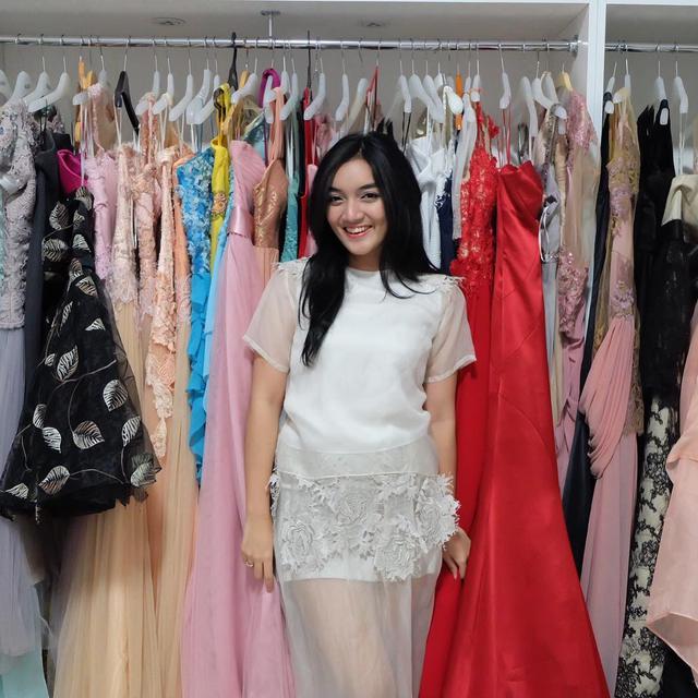 6 Potret Terbaru Artis Arini Astari, Pernah Bintangi Sinetron Bidadari Tahun 2000 - Hot Liputan6.com