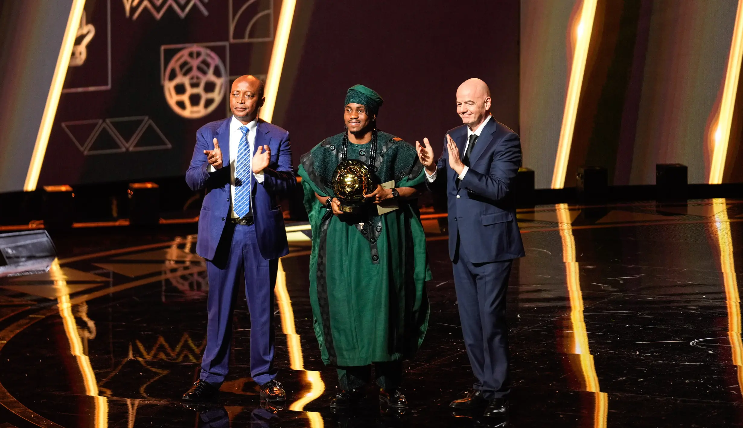 Foto: Ademola Lookman Sabet Penghargaan Pemain Terbaik Afrika 2024 ...