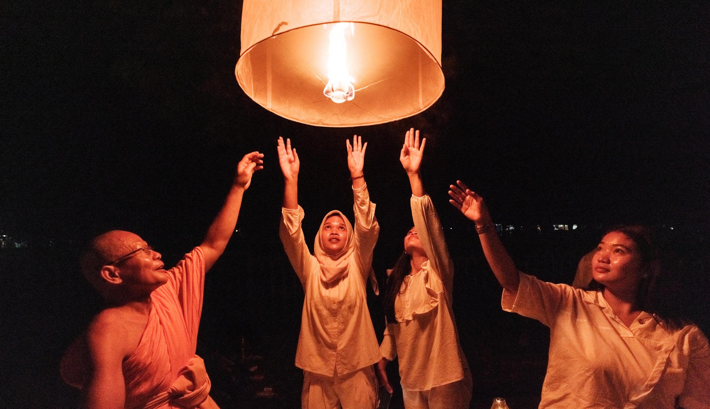 Puncak Waisak 2569 BE/2025, Ribuan Cahaya Lampion Terangi Candi Borobudur