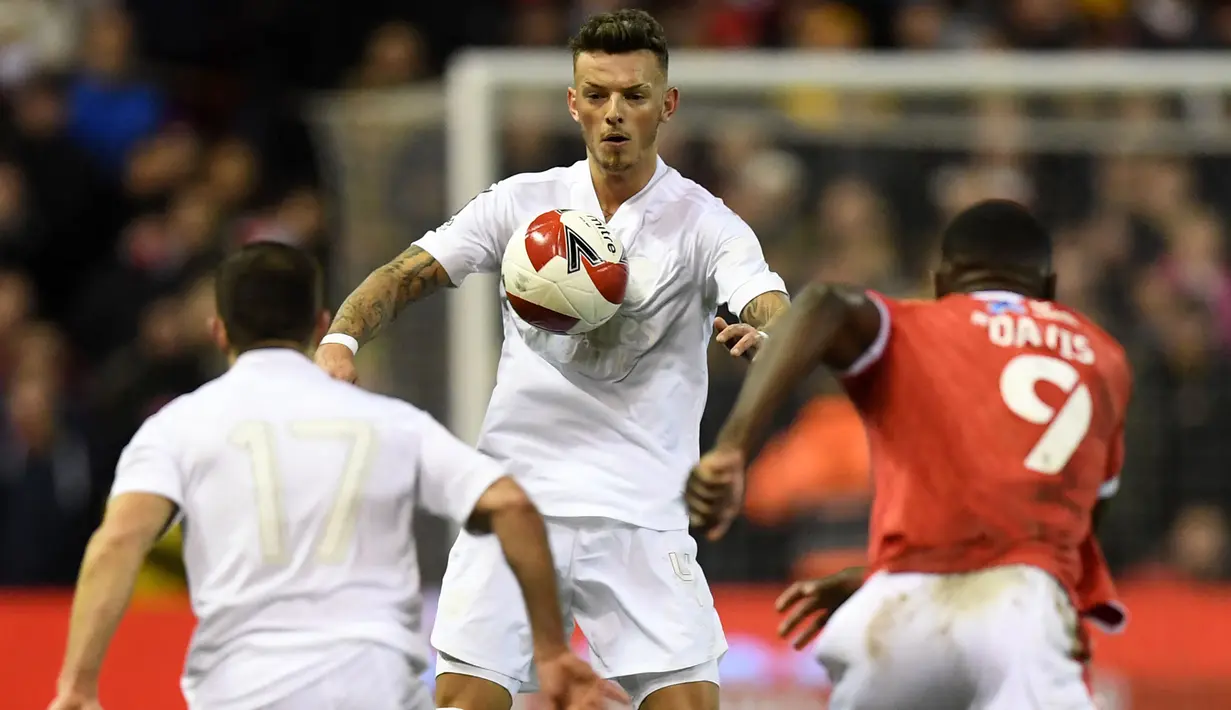 Foto: Kampanyekan No More Red untuk Misi Kemanusiaan, Arsenal Akan ...