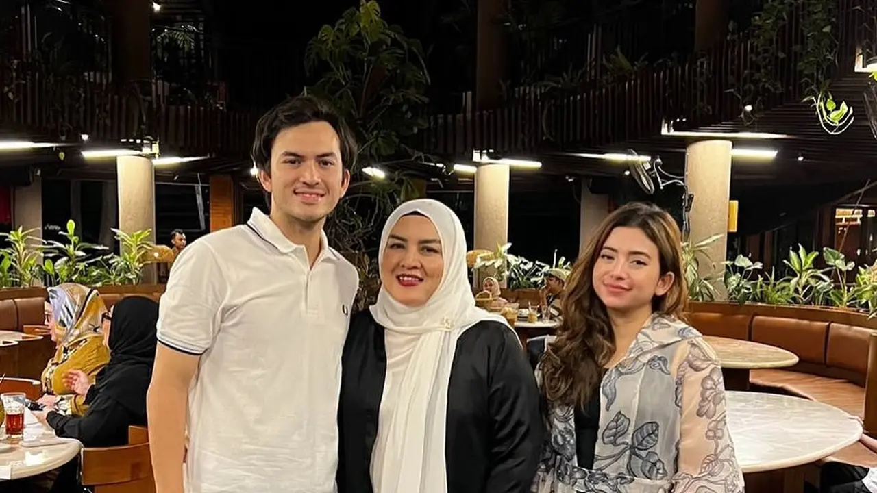 6 Potret Syifa Hadju Ikut Rayakan Ultah Ibu Rizky Nazar, Bak Tepis Isu Putus - Hot Liputan6.com