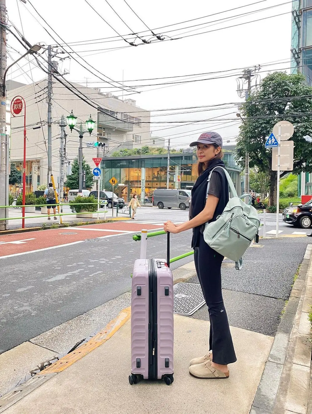 6 OOTD Mikha Tambayong Liburan di Jepang Curi Perhatian, Bergaya Boyish ...