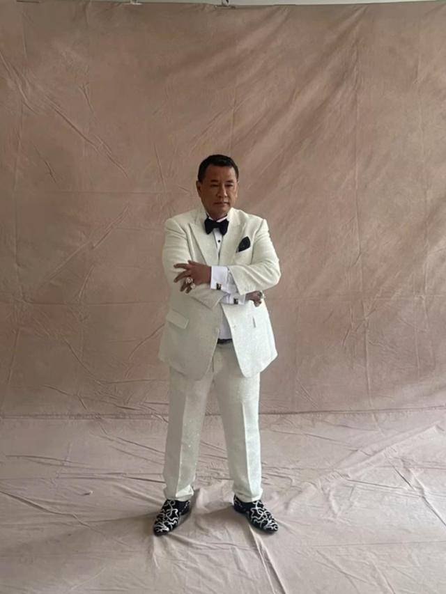 Intip Penampilan Hotman Paris dan Istri di Pernikahan Frank Hutapea ...
