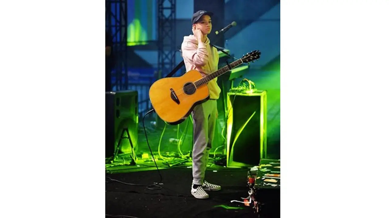 6 Potret Timur Zavier, Anak Andra Dewa 19 yang Jadi Musisi - Surabaya ...