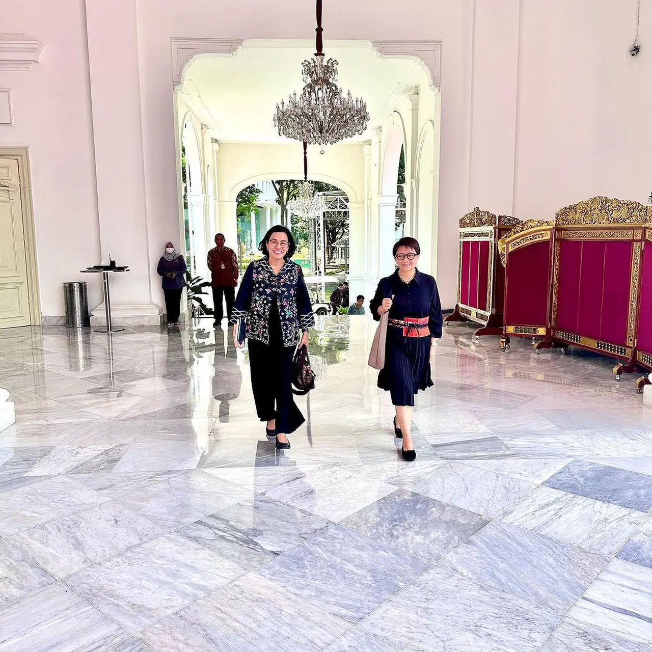 6 Potret Menteri Sri Mulyani dan Retno Marsudi, Bestie Sejak SMA di ...