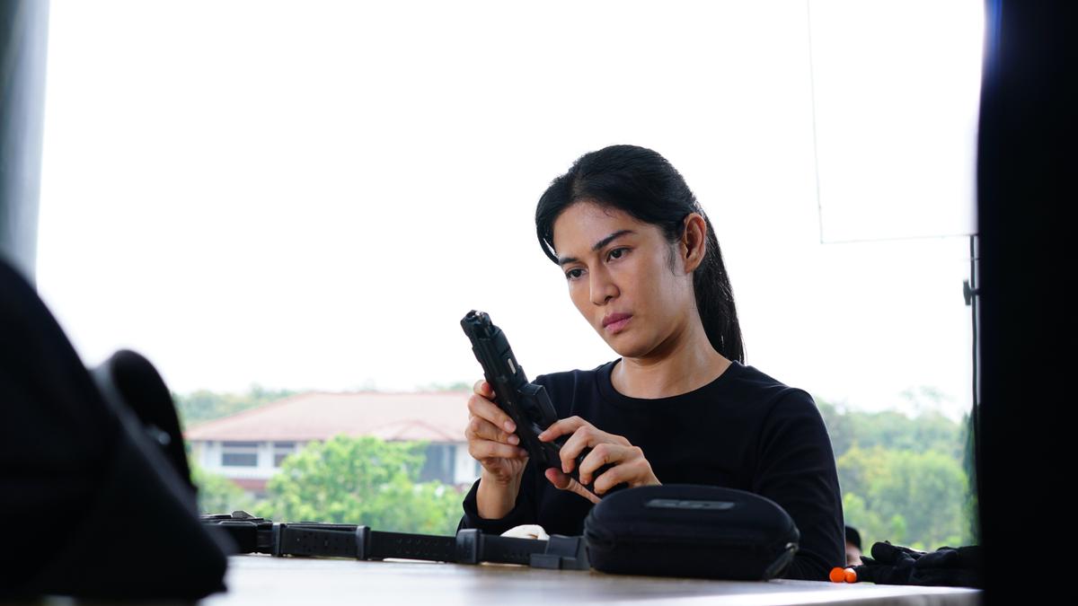 Alasan Tommy Dewo dan Ginanti Rona Ditunjuk Sutradarai Vidio Original Series Ratu Adil - ShowBiz ...