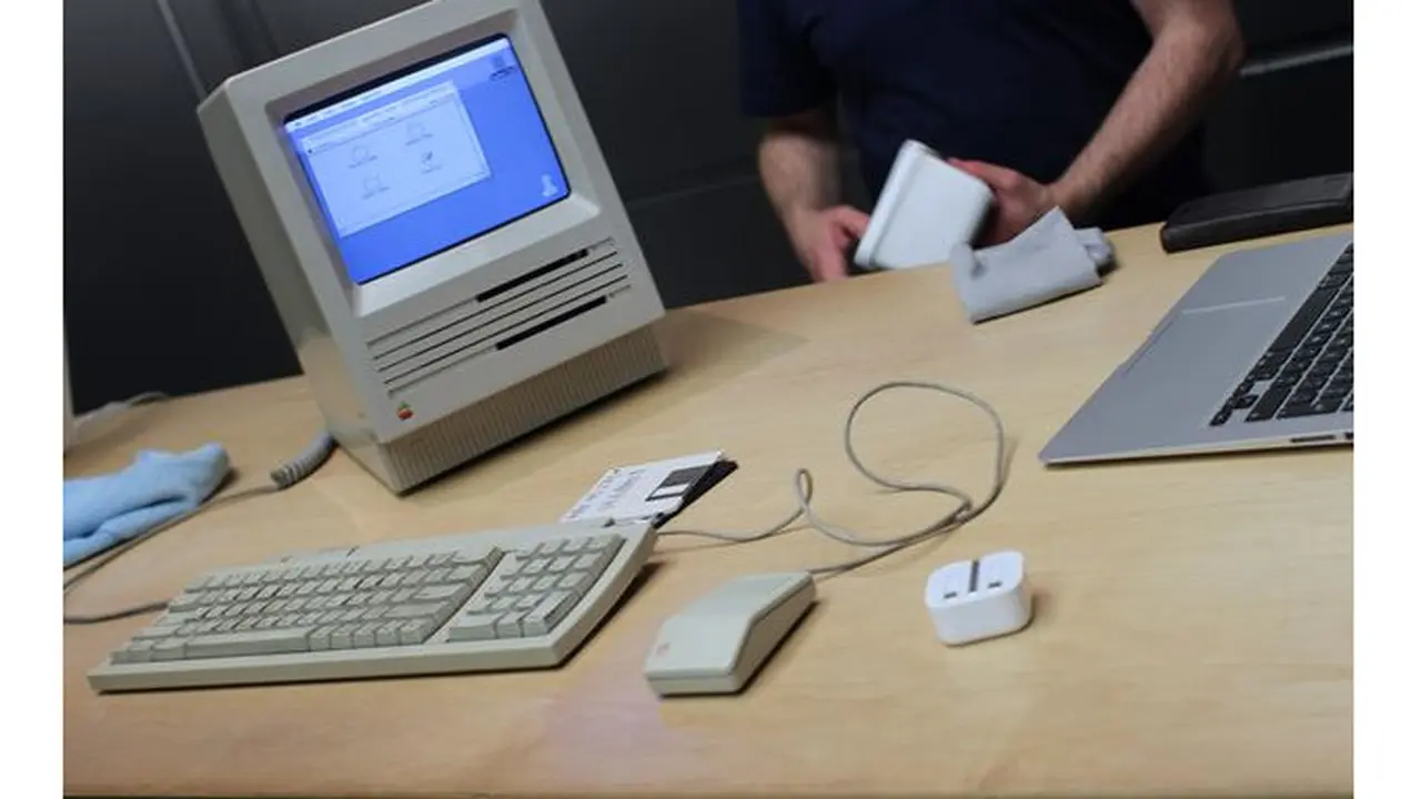 Prototipe Mac SE Berusia 30 Tahun Berhasil Dihidupkan Kembali - Tekno ...